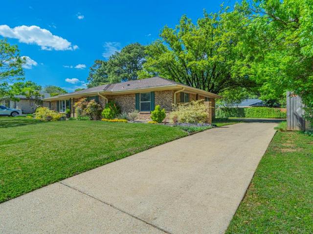 2422 Greenwood Drive