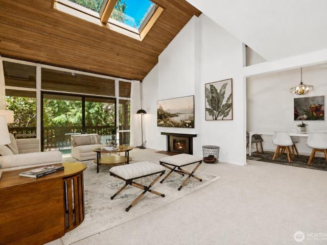 2422 Sahalee Drive W