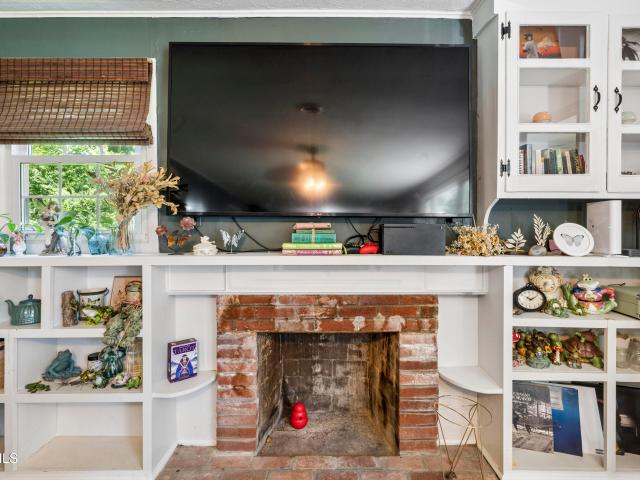 2422 Sinking Creek Road