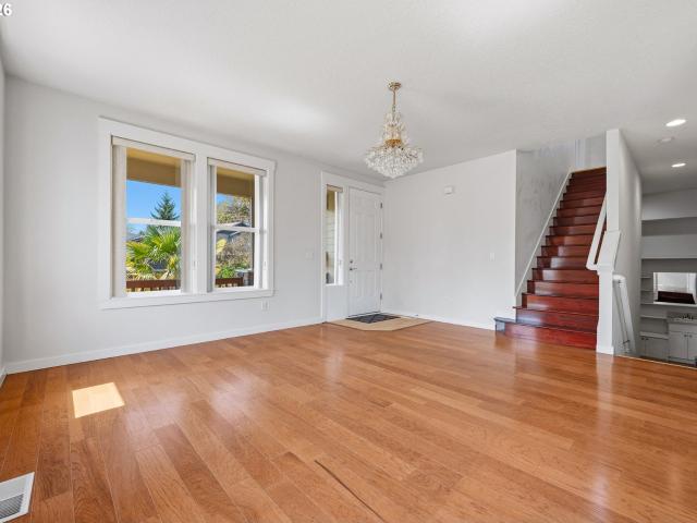 2422 W 10TH ST