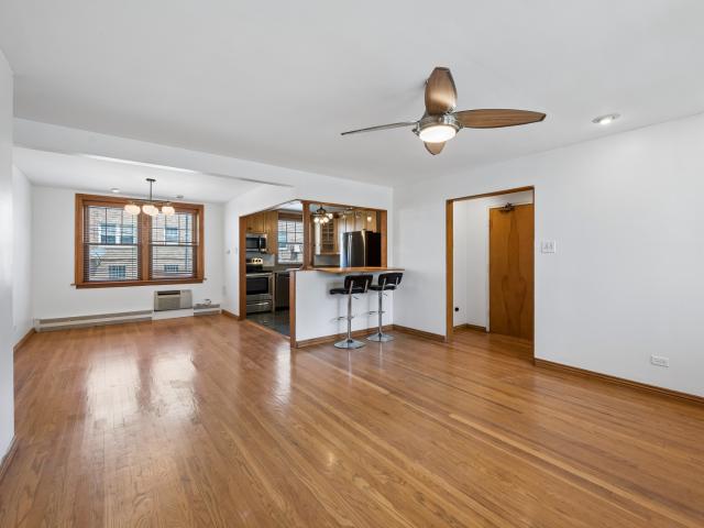 2422 W Farragut Avenue # 1A