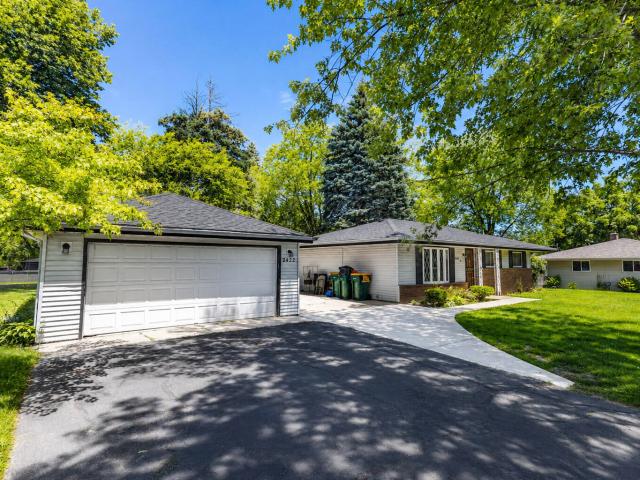 2422 W Hilltop Ln