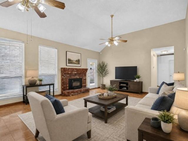 2422 Weatherby Dr, Mesquite, TX 75181