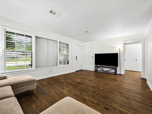 2423 Meadow Lane