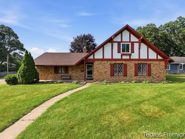 2423 Ridgefield Rd, Portage, MI 49024