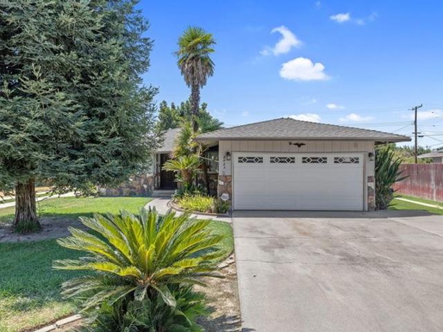 2423 S Locust St, Visalia, CA 93277