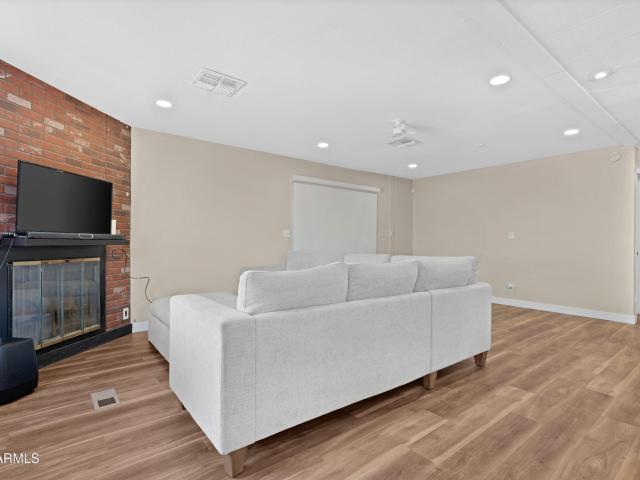 2423 W YUMA Street