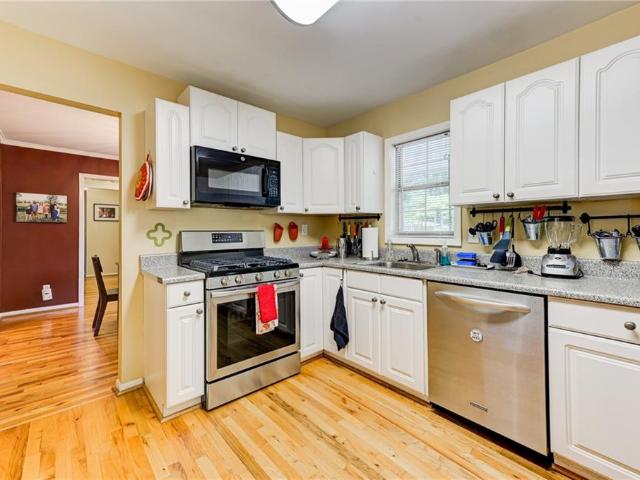 2423 Woodacres Road NE