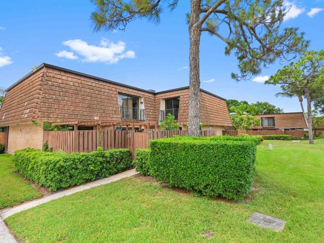 2423 24th Ln, Greenacres, FL 33463 | MLS #R11101