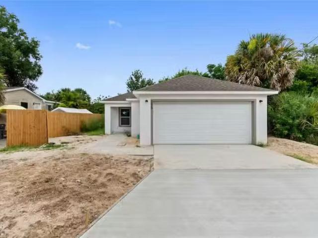 2423 3RD ST NE, WINTER HAVEN, FL 33881 Single Family Residence.