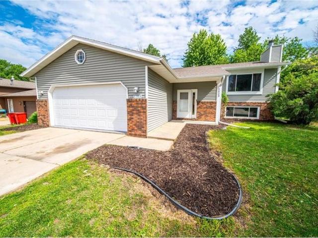 2423 59th St NW, Rochester, MN 55901