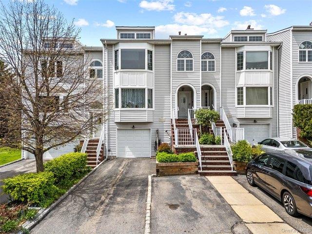 242 37 Oak Park Dr Unit B, Douglaston, NY 11362