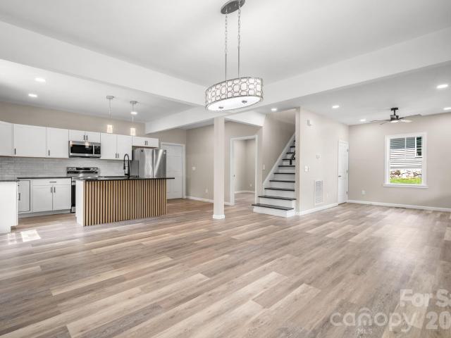 242 8th Avenue Drive SW