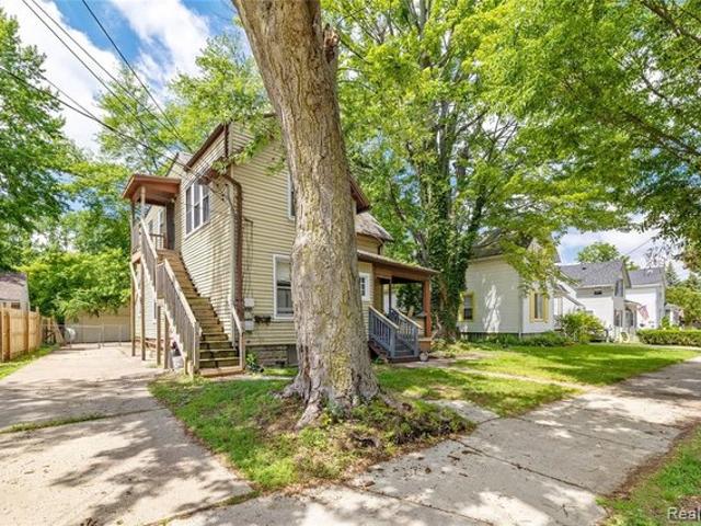 242 Crocker Blvd, Mount Clemens, MI 48043