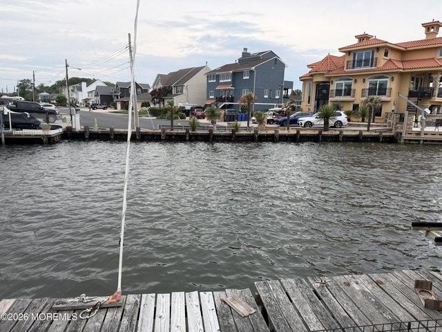 242 Bay Stream Dr, Toms River, NJ 08753