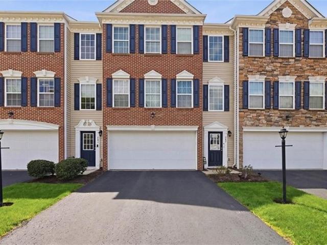 242 Grace Manor Dr, Coraopolis, PA 15108
