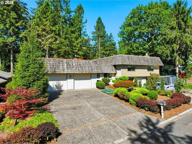 242 Greenridge Dr, Lake Oswego, OR 97035