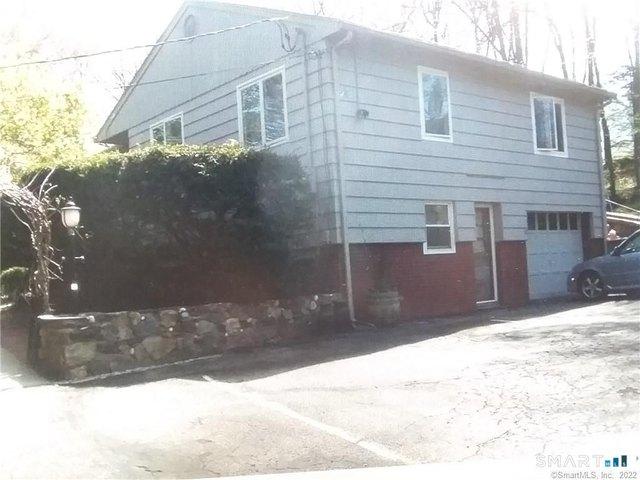 242 Grove St, Shelton, CT 06484