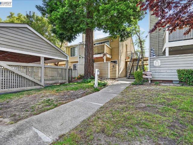 242 Eastridge Dr