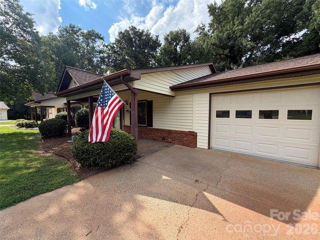 242 Eastwood Village Dr, Bostic, NC 28018
