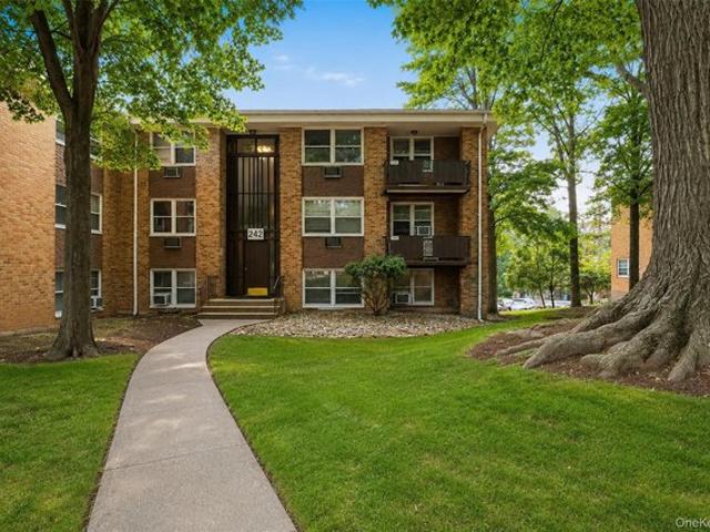 242 Kearsing Pkwy Apt A, Monsey, NY 10952