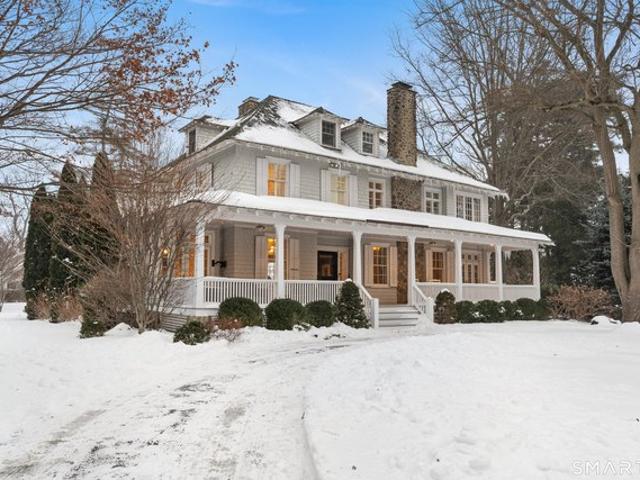 242 Ocean Dr W, Stamford, CT 06902