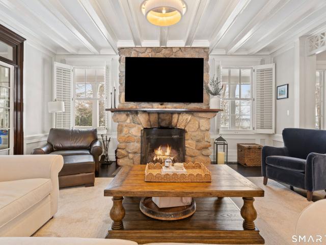 242 Ocean Dr W, Stamford, CT