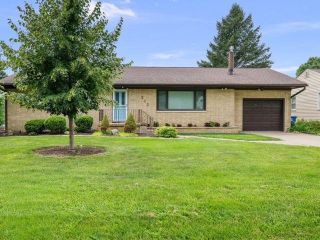 242 Orchard Ct, Silvis, IL 61282