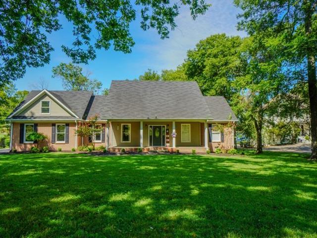 242 Lake Terrace Dr, Hendersonville, TN 37075