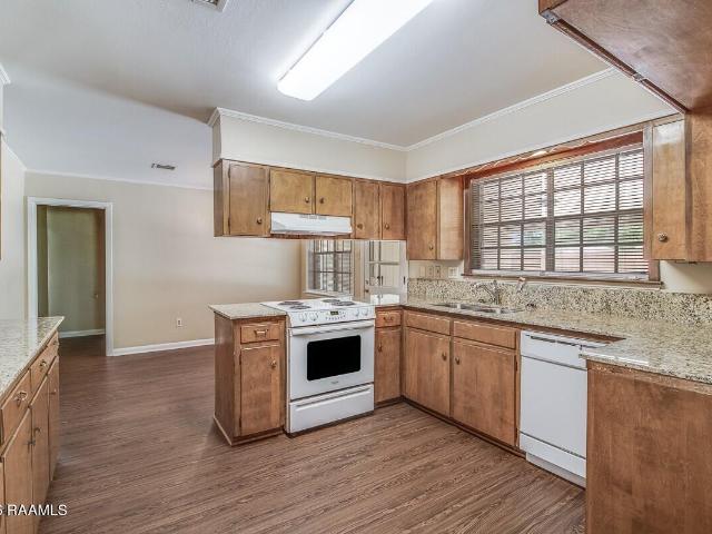 242 Monteigne Dr, Lafayette, LA 70506 | MLS #RA2600001 | Compass
