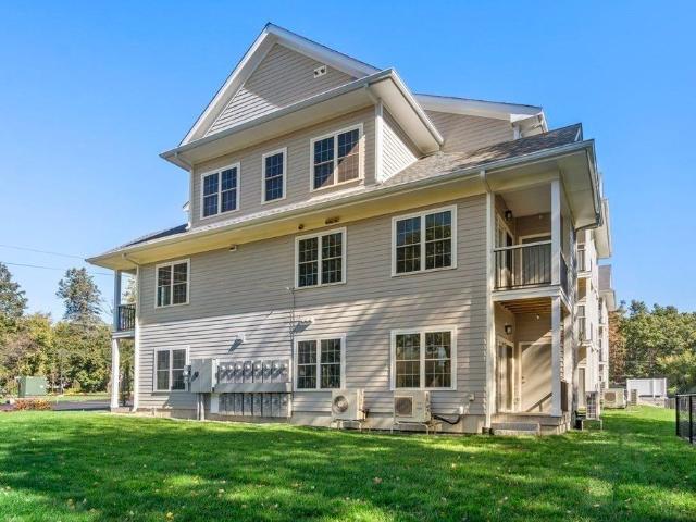 242 Main Unit 301, Millis, US, MA