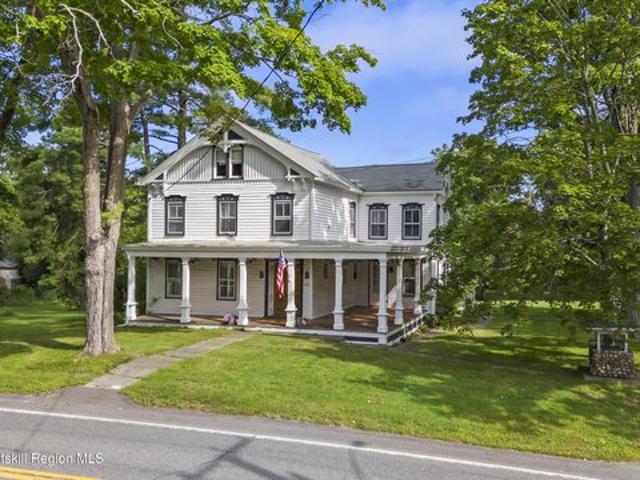 242 Main St, Germantown, NY 12526