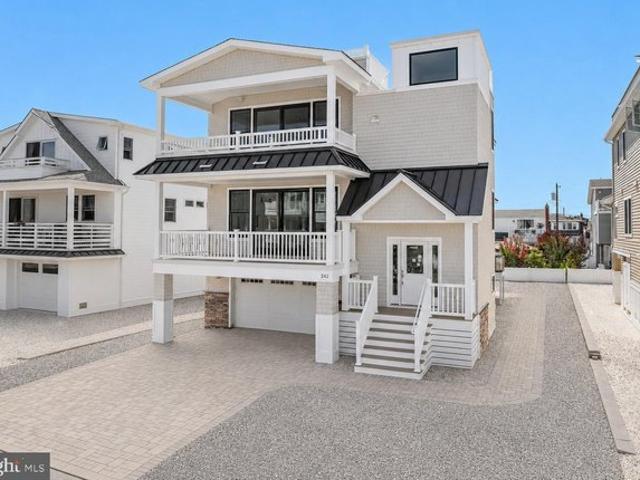 242 N 8th St, Surf City, NJ 08008