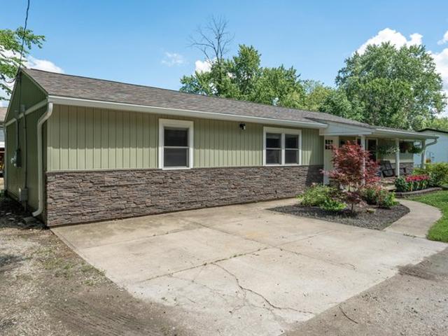 242 N Bickett Rd, Xenia, OH 45385