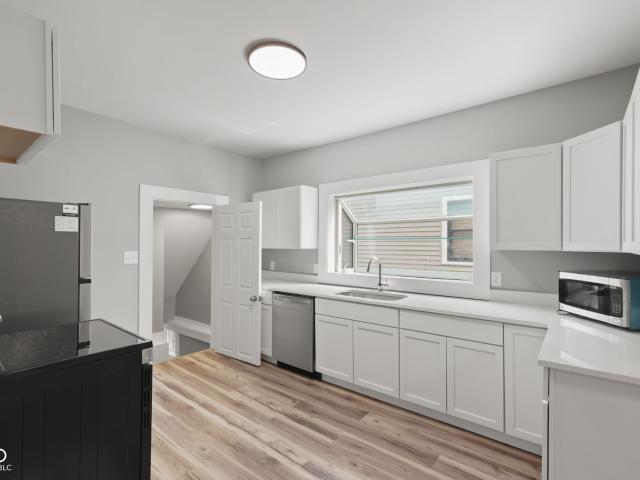 242 N Pershing Avenue