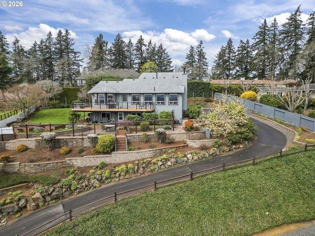 242 NW Walnut Ave, Dundee, OR 97115