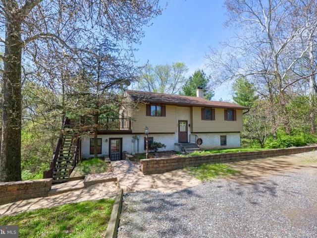 242 Skyview Ln, Lititz, PA 17543