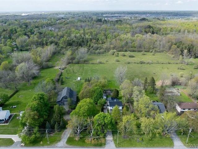 242 Pleasant View Dr, Lancaster, NY 14086