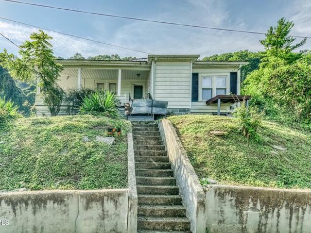 242 Robinson Ave, Pennington Gap, VA 24277