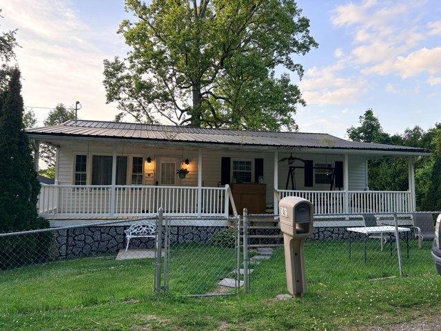 242 Ridgewood Ave, Oak Hill, WV 25901