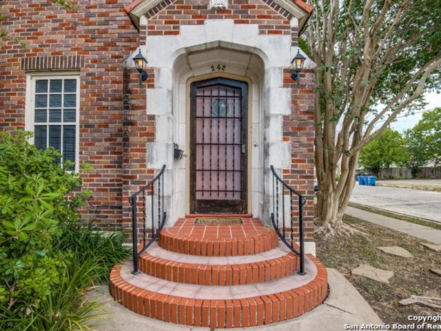 242 W Huisache, Unit UPSTAIRS
