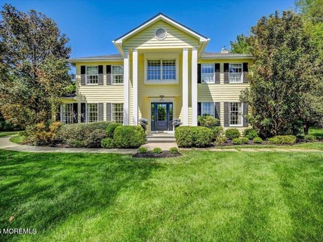 242 Williamsburg Dr, Shrewsbury, NJ 07702