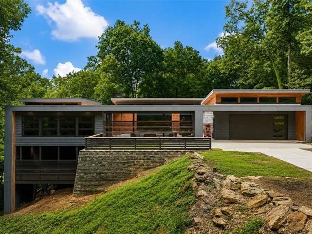 242 Valley Ridge Dr, Roswell, GA 30075