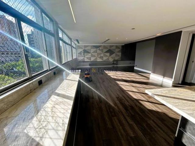 242m de area util, 3 suites, 2 vagas de garagem Batel