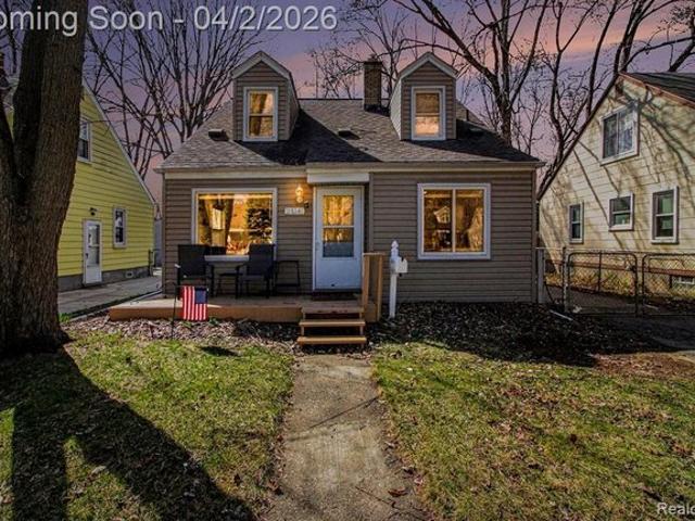 24341 Parklawn St, Oak Park, MI 48237