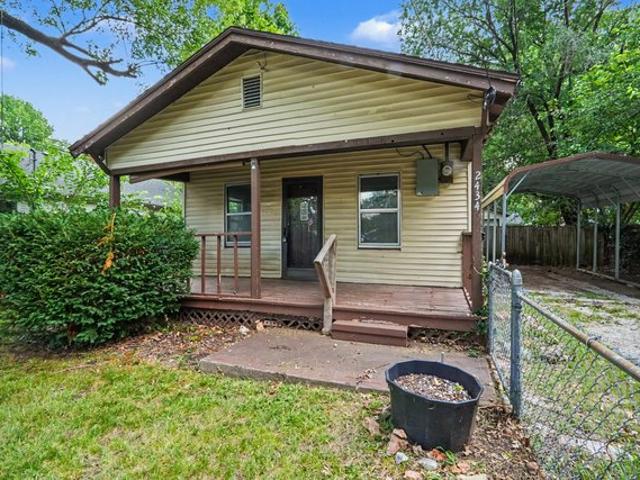 2434 N Pickwick Ave, Springfield, MO 65803