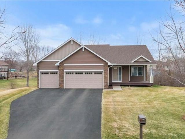 2434 Fillmore Ln SE, Cambridge, MN 55008