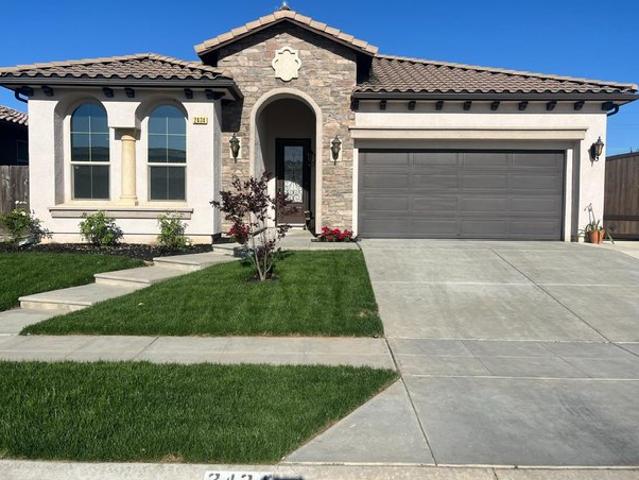 2434 S Claremont Ave, Fresno, CA 93727