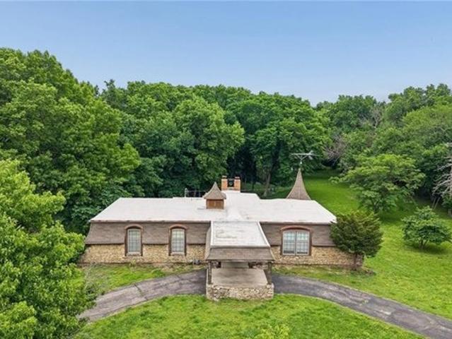 24356 W 55th St, Shawnee, KS 66226