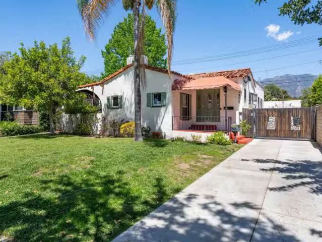 2435 E Villa St, Pasadena, CA 91107